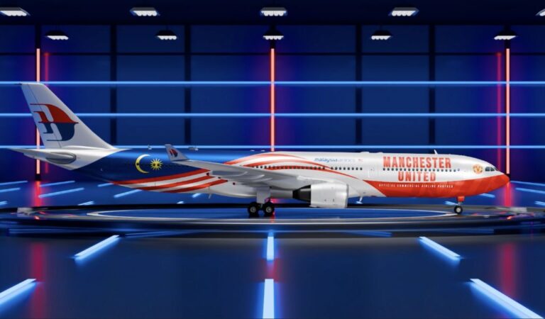 Video: Malaysia Airlines unveils Manchester United aircraft livery ...